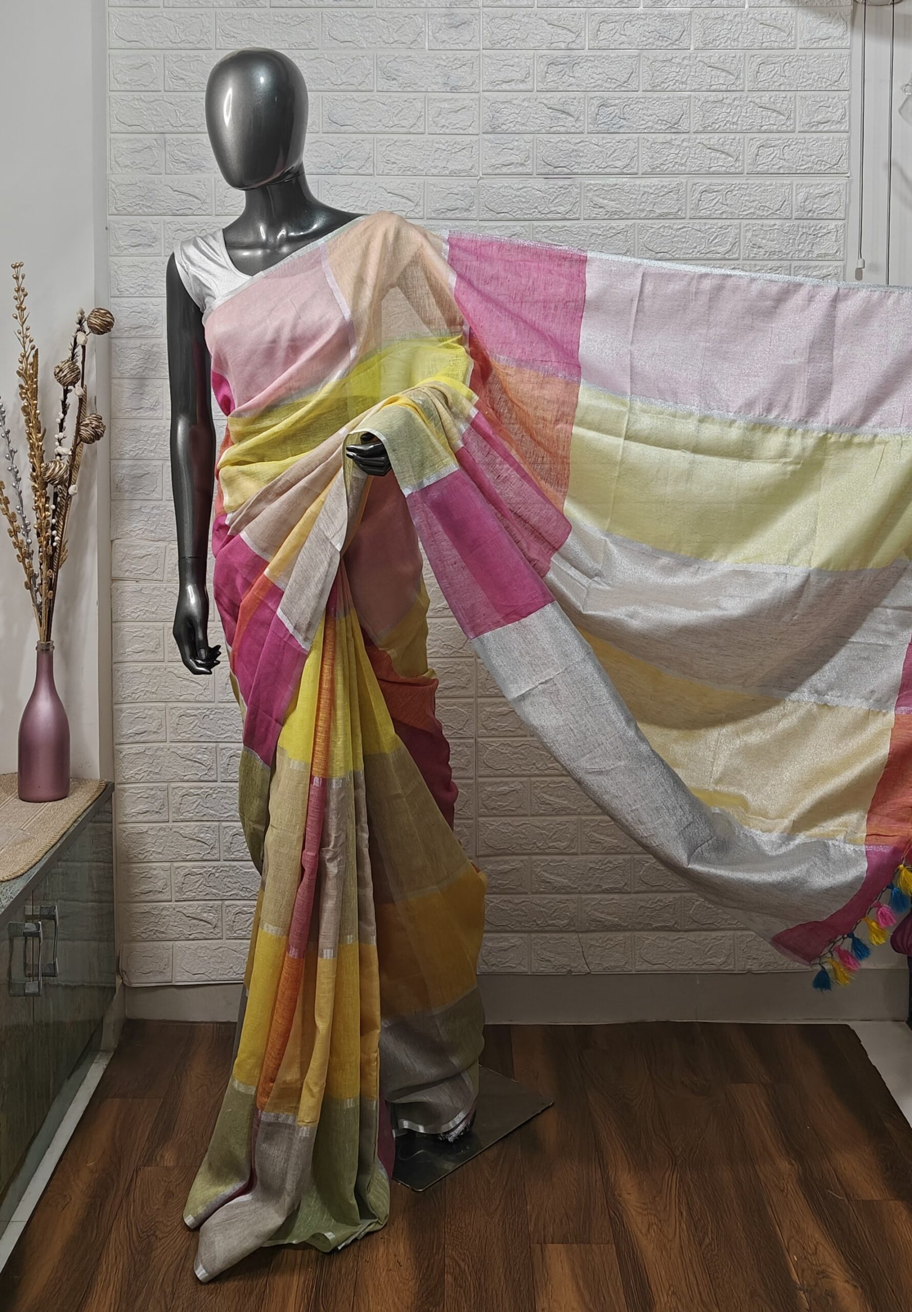 Premium quality linen checked saree - Shree Meenakshi Sarees